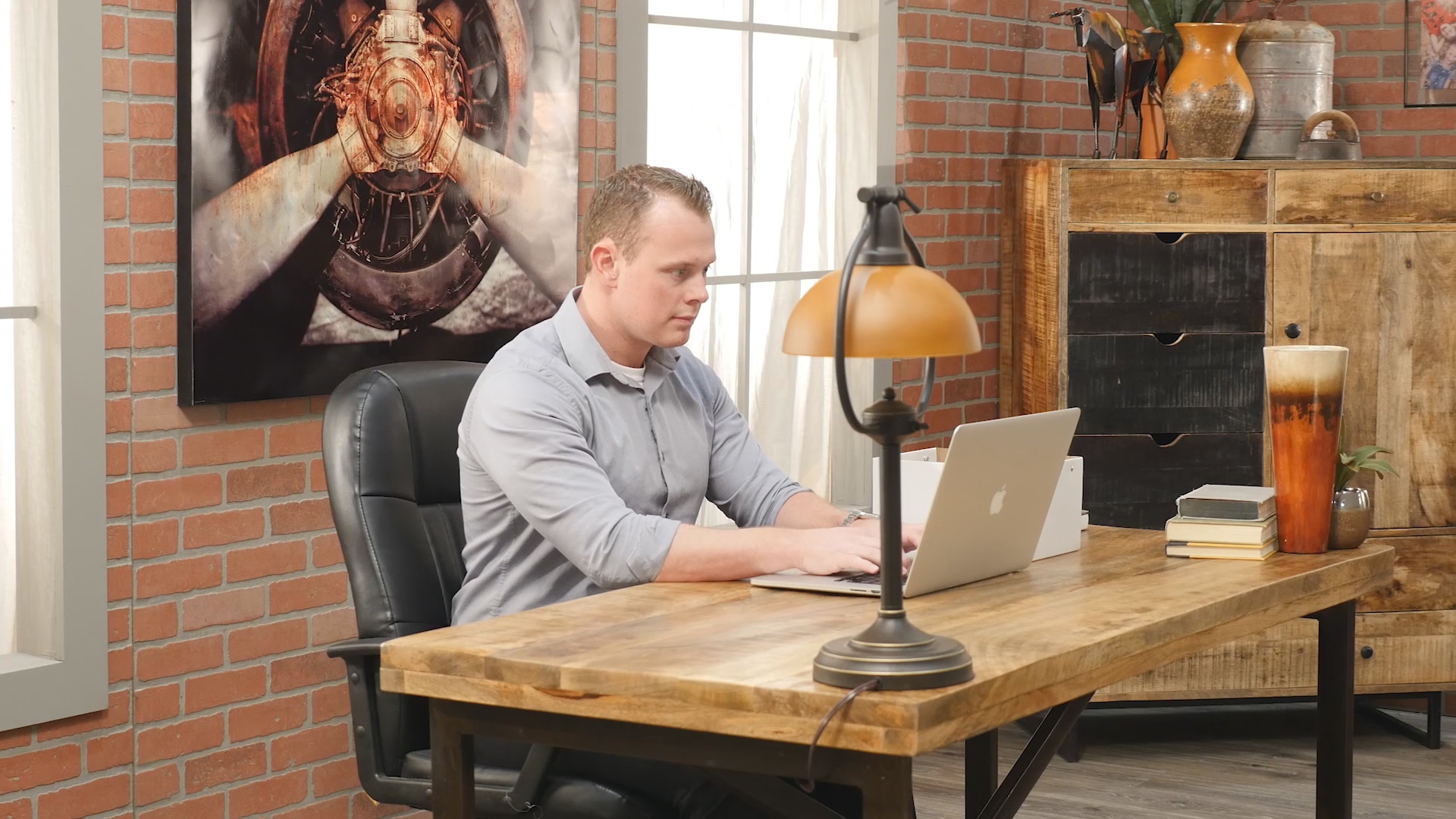 Turn Your Small Space Into a Functional Office With These Great Tips